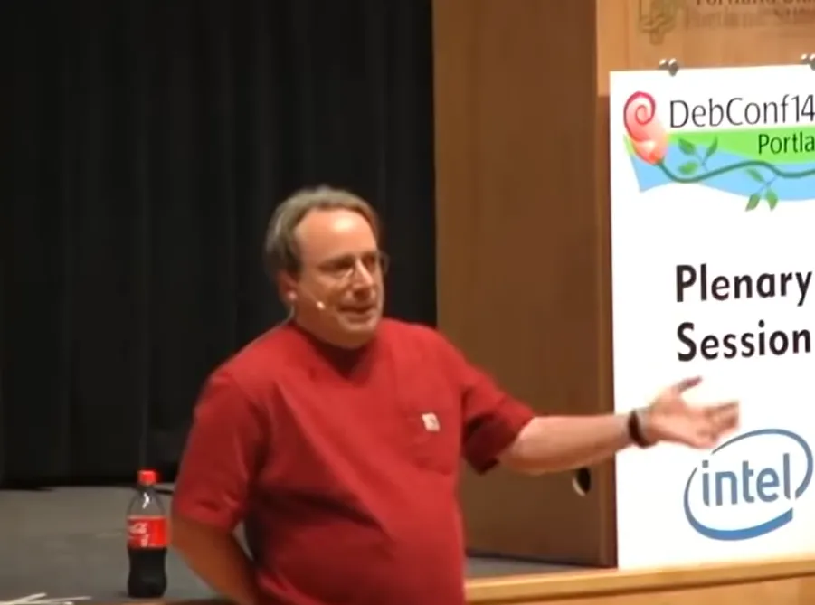 Linus 吐槽桌面版 Linux 发行版：乱改核心，造成应用程序不兼容 - 果核剥壳